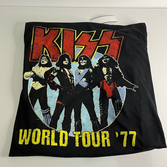 Kiss | Shirts | Kiss World Tour 77 Tshirt | Poshmark